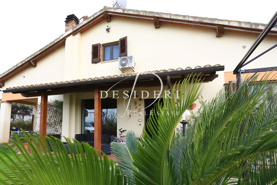 Villa plurifamiliare in vendita a Grosseto