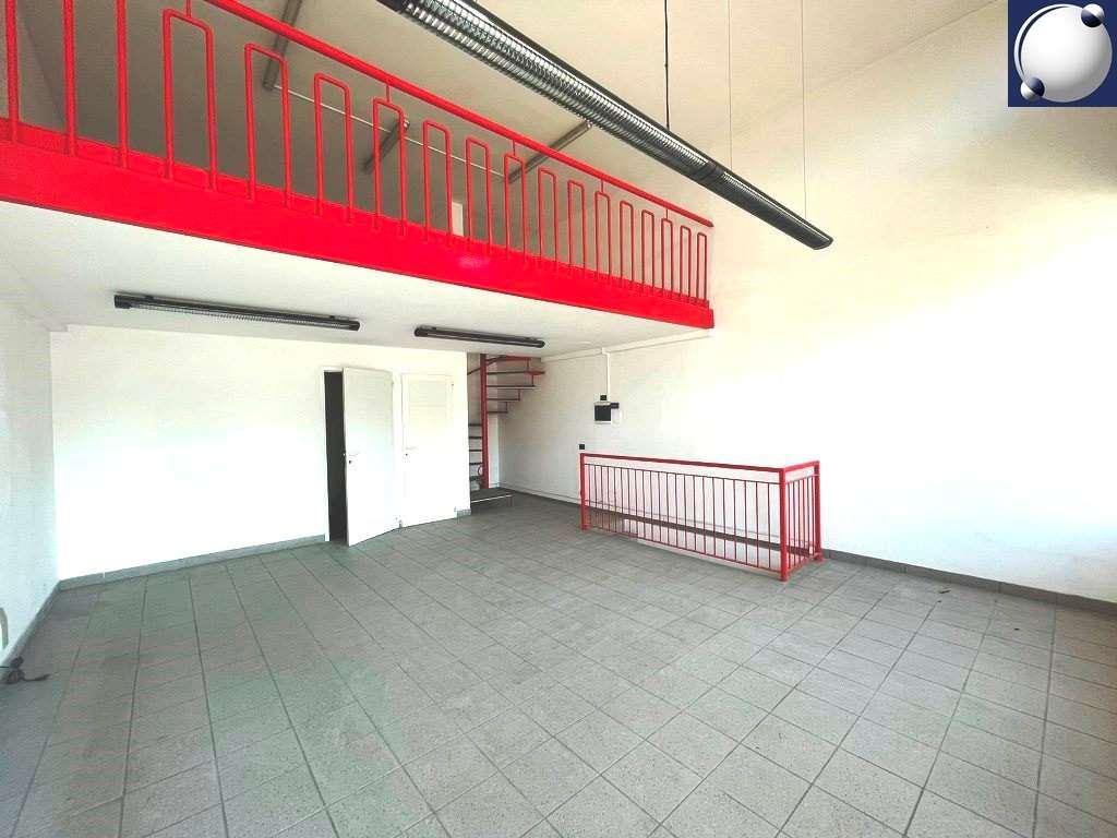 Negozio in affitto a Merone