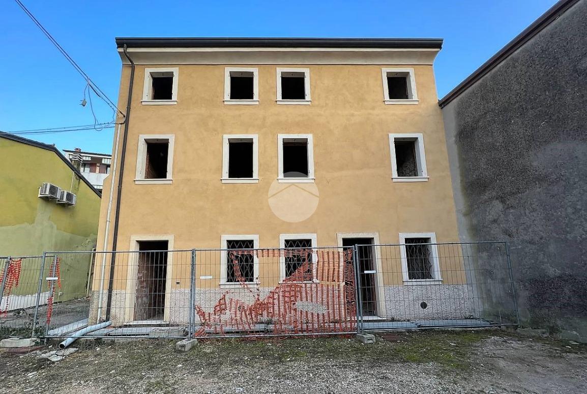 Casa indipendente in vendita a Cazzano Di Tramigna