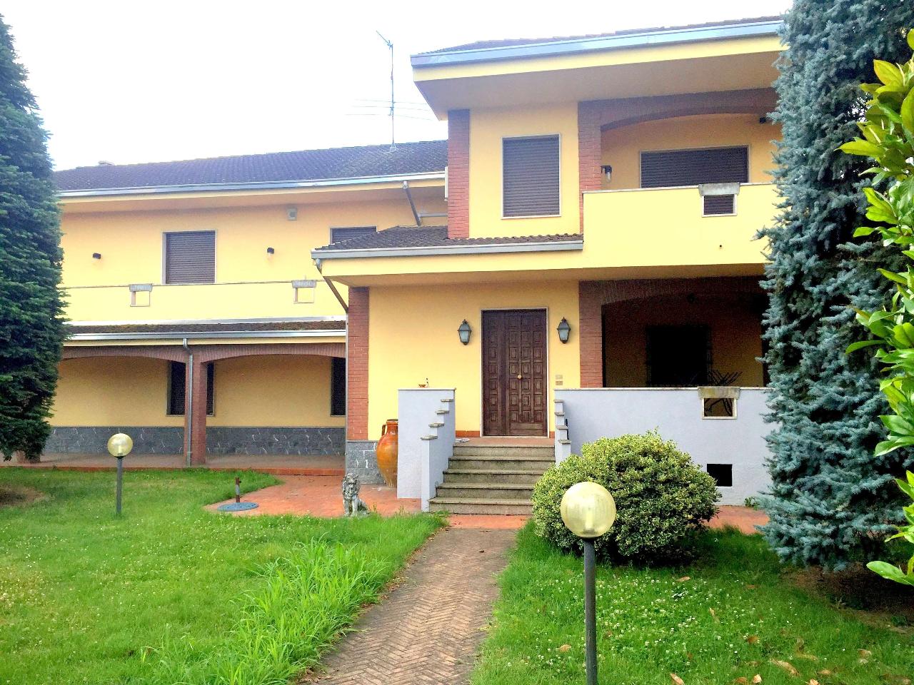 Villa bifamiliare in vendita a Alessandria