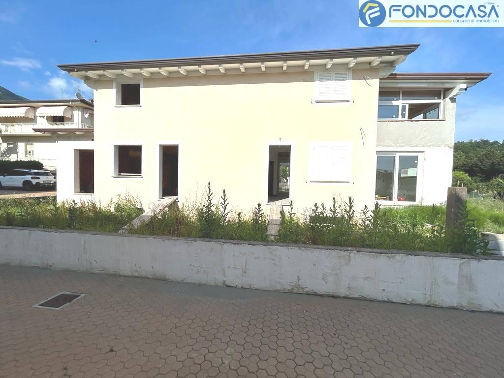 Casa indipendente in vendita a Camaiore