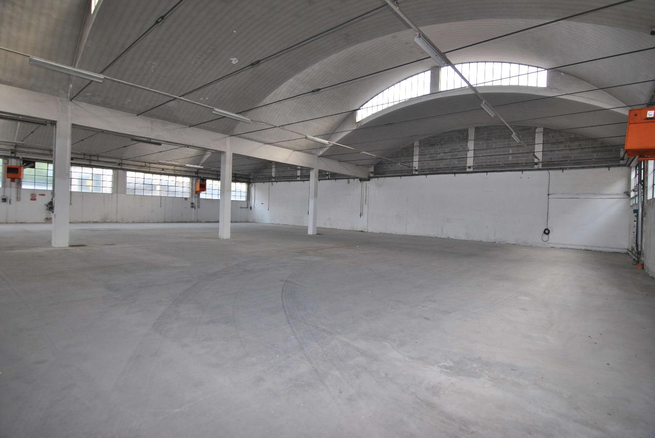 Capannone in vendita a Renate