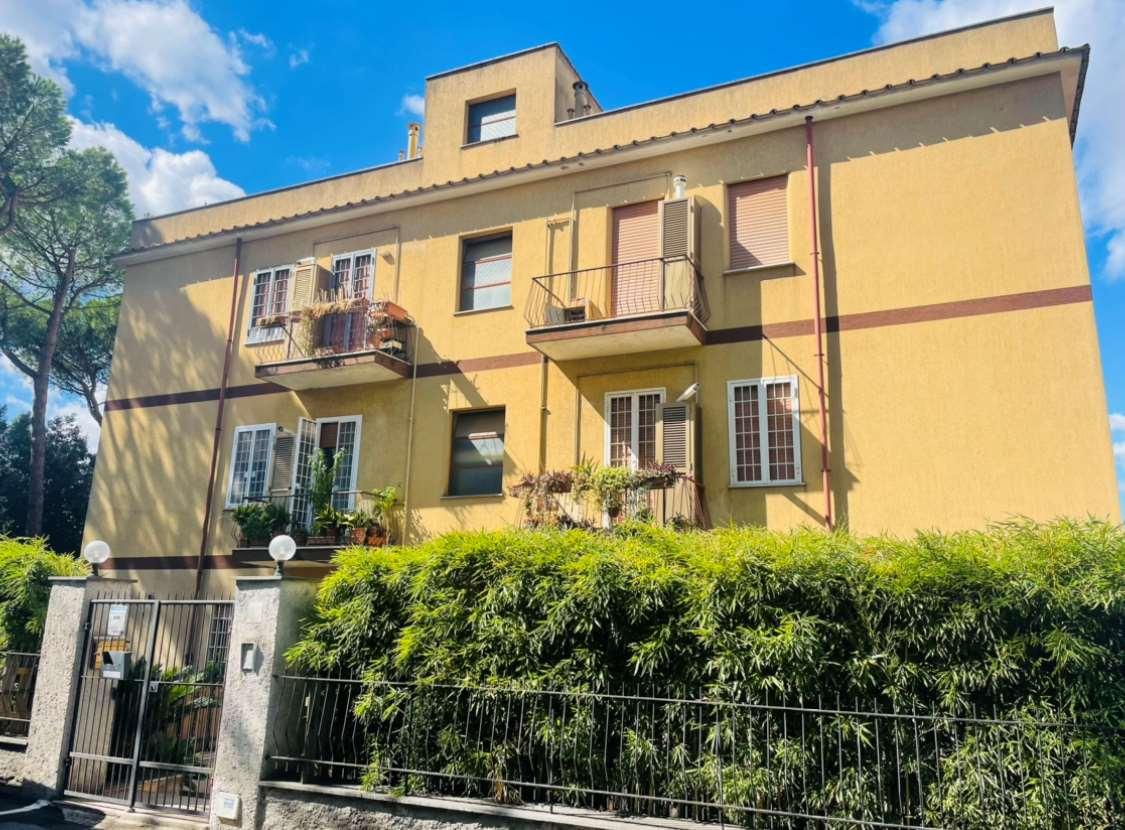 Appartamento in Via Armando Falconi 25, Roma