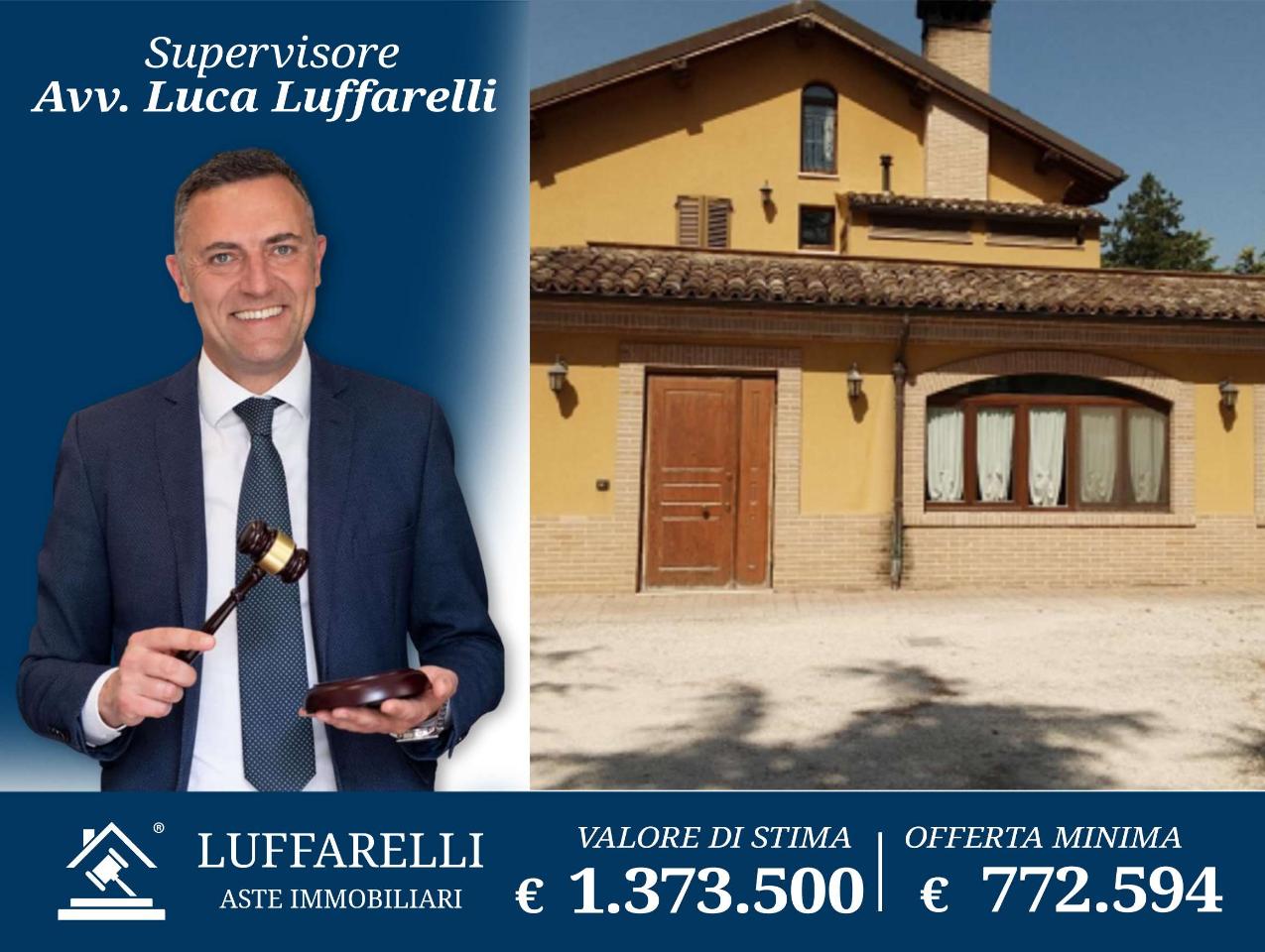 Locale commerciale in vendita a Montecassiano