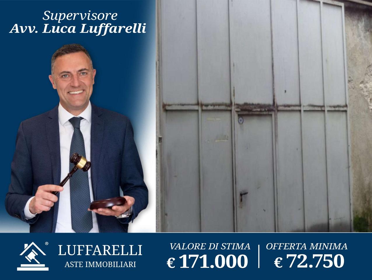 Capannone in vendita a Albavilla