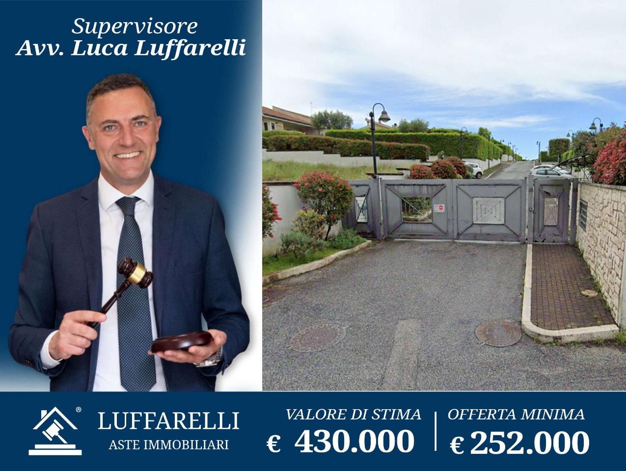 Villa bifamiliare in vendita a Roma