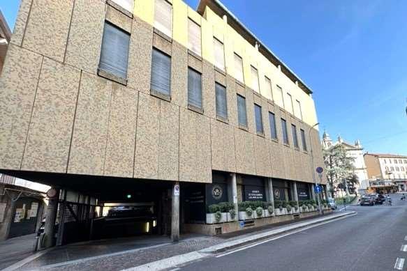 Garage - Posto auto in vendita a Como