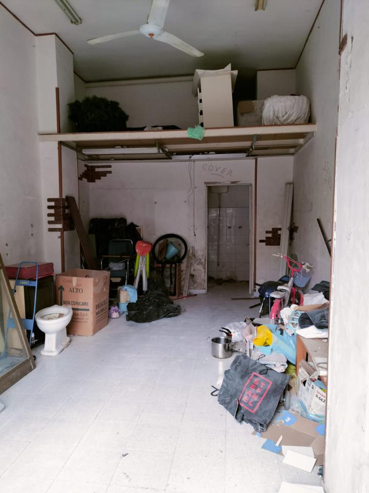 Negozio in affitto a Napoli