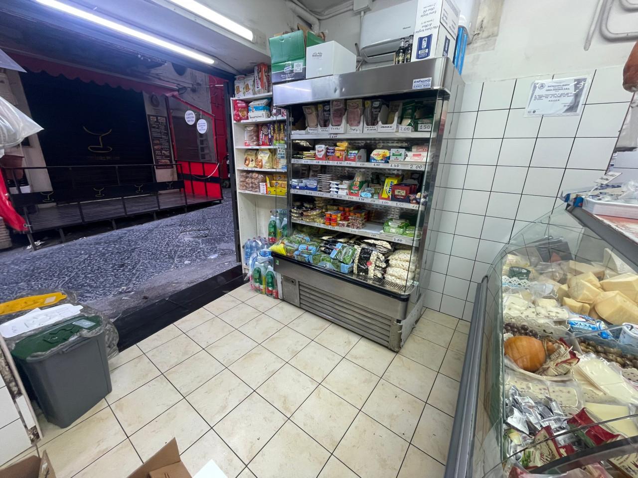 Negozio in vendita a Napoli