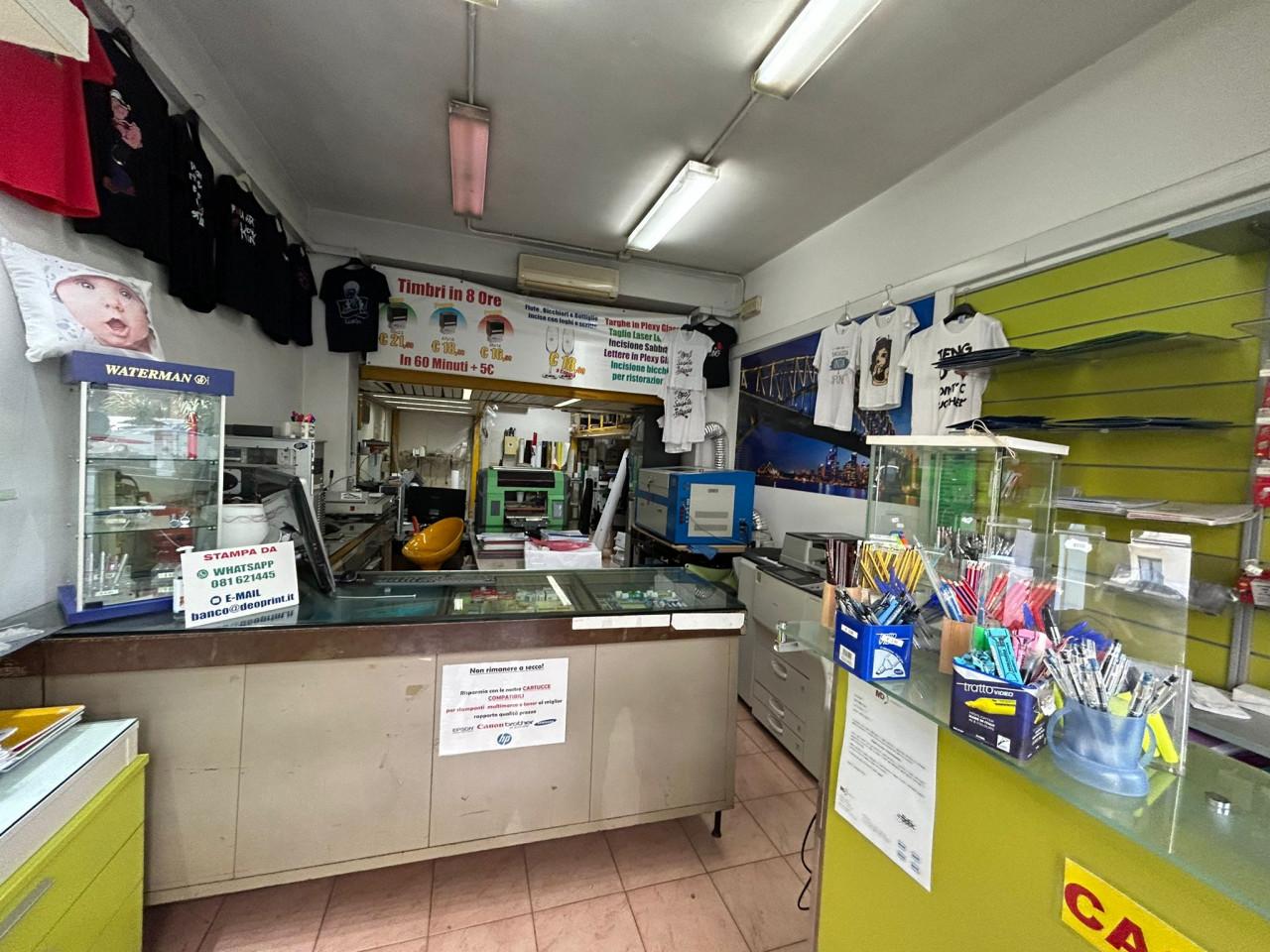 Negozio in affitto a Napoli