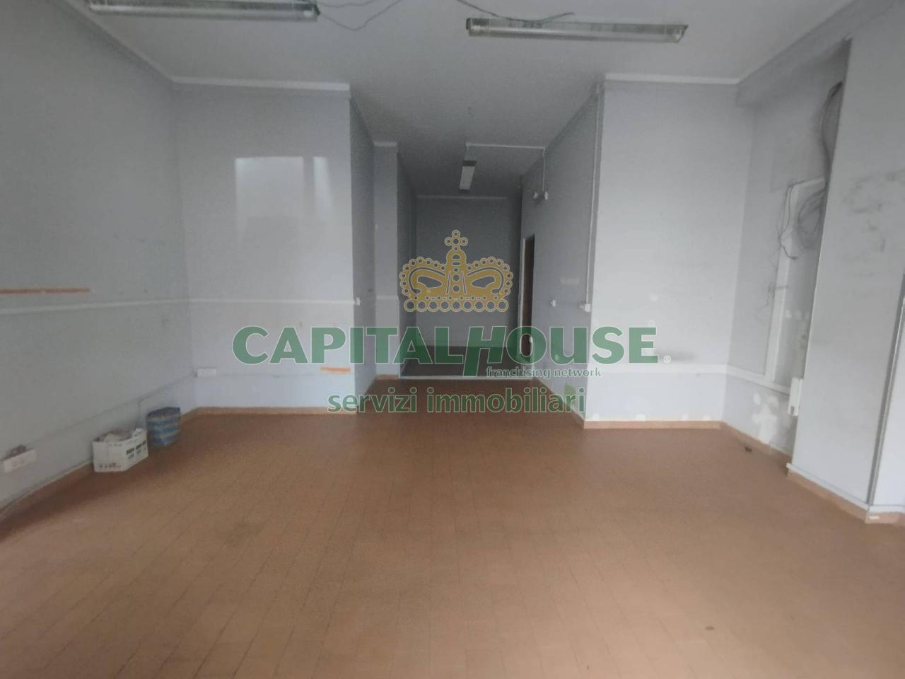 Negozio in affitto a Caserta