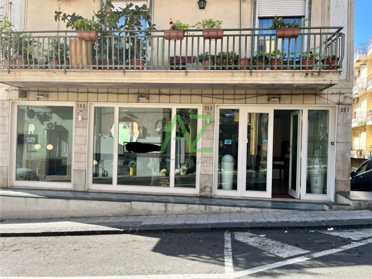 Palazzina commerciale in affitto a Misterbianco