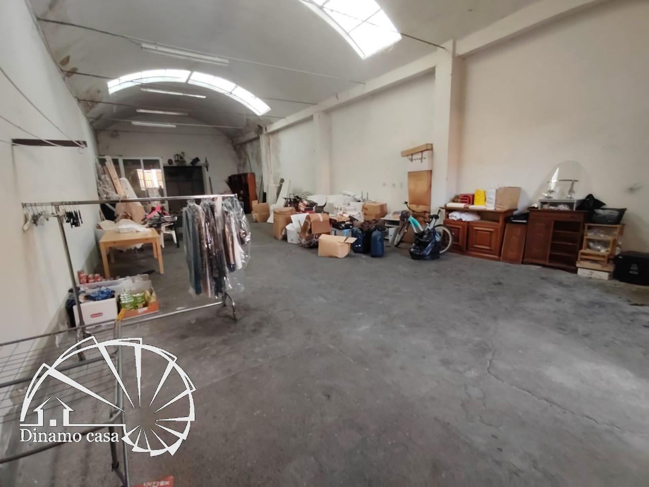 Magazzino in affitto a Prato