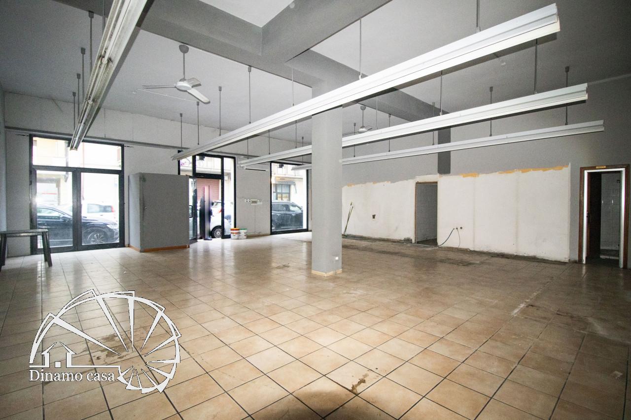 Negozio in vendita a Prato