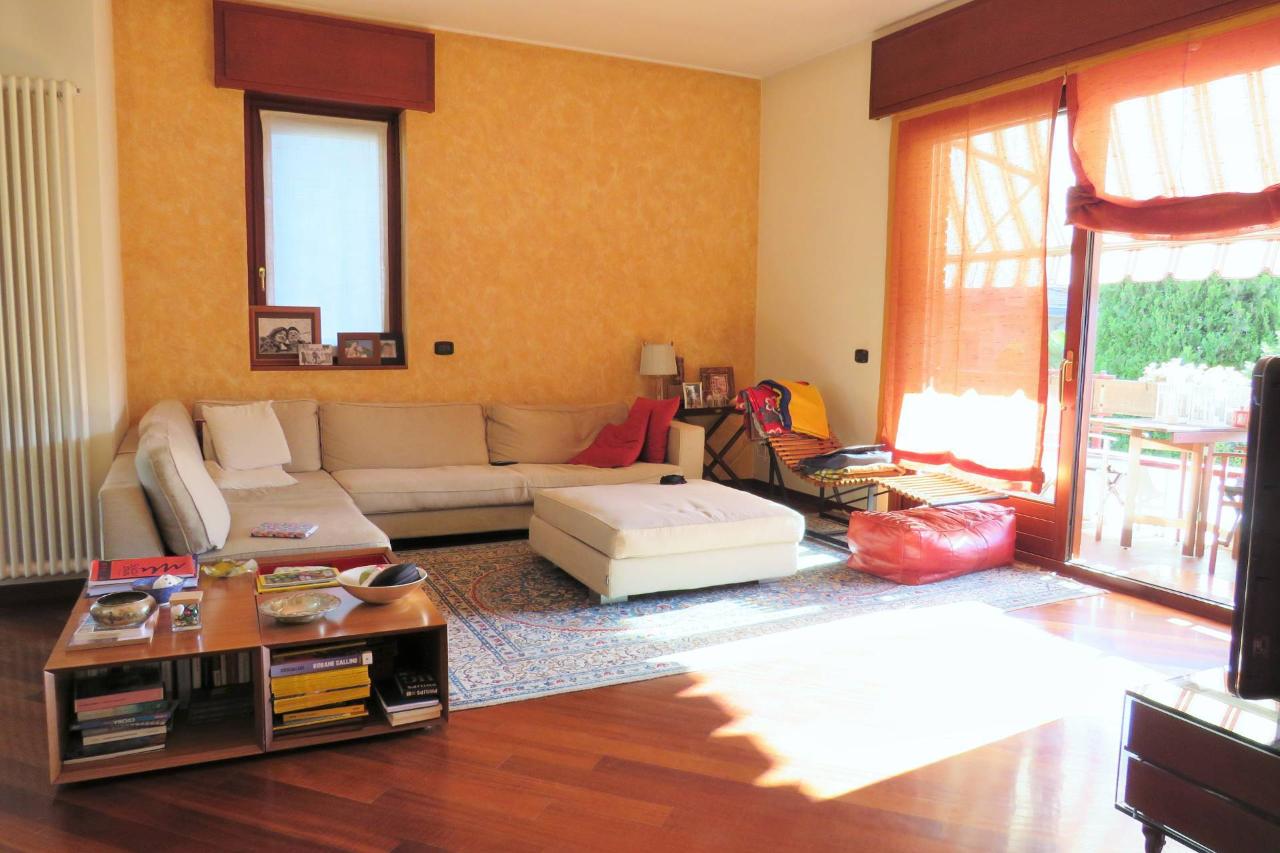 Villa in vendita a Locate Di Triulzi