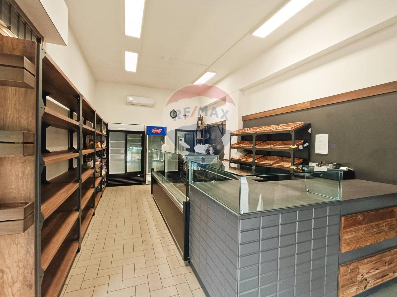 Esercizio commerciale in vendita a Castelfranco Piandiscò