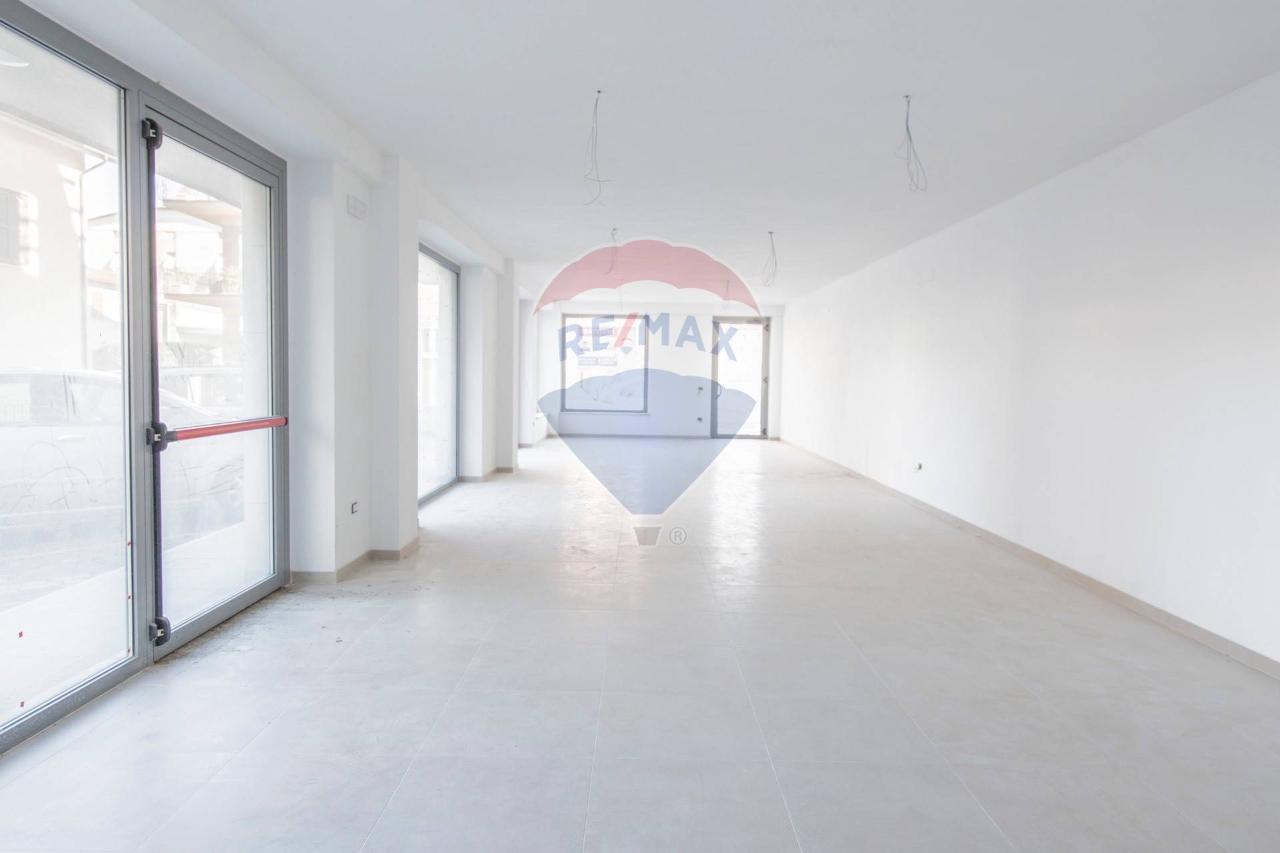 Negozio in vendita a Bastia Umbra