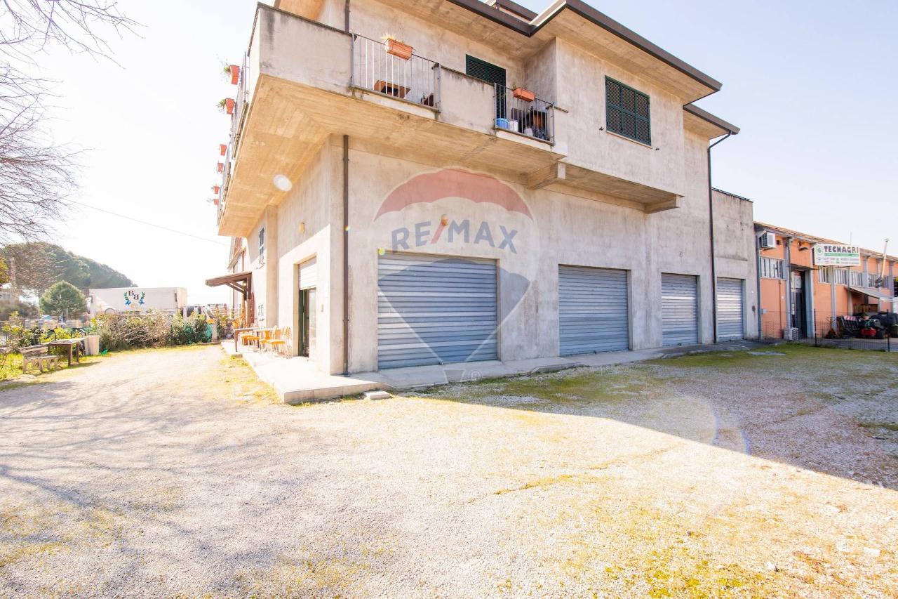 Negozio in affitto a Bastia Umbra