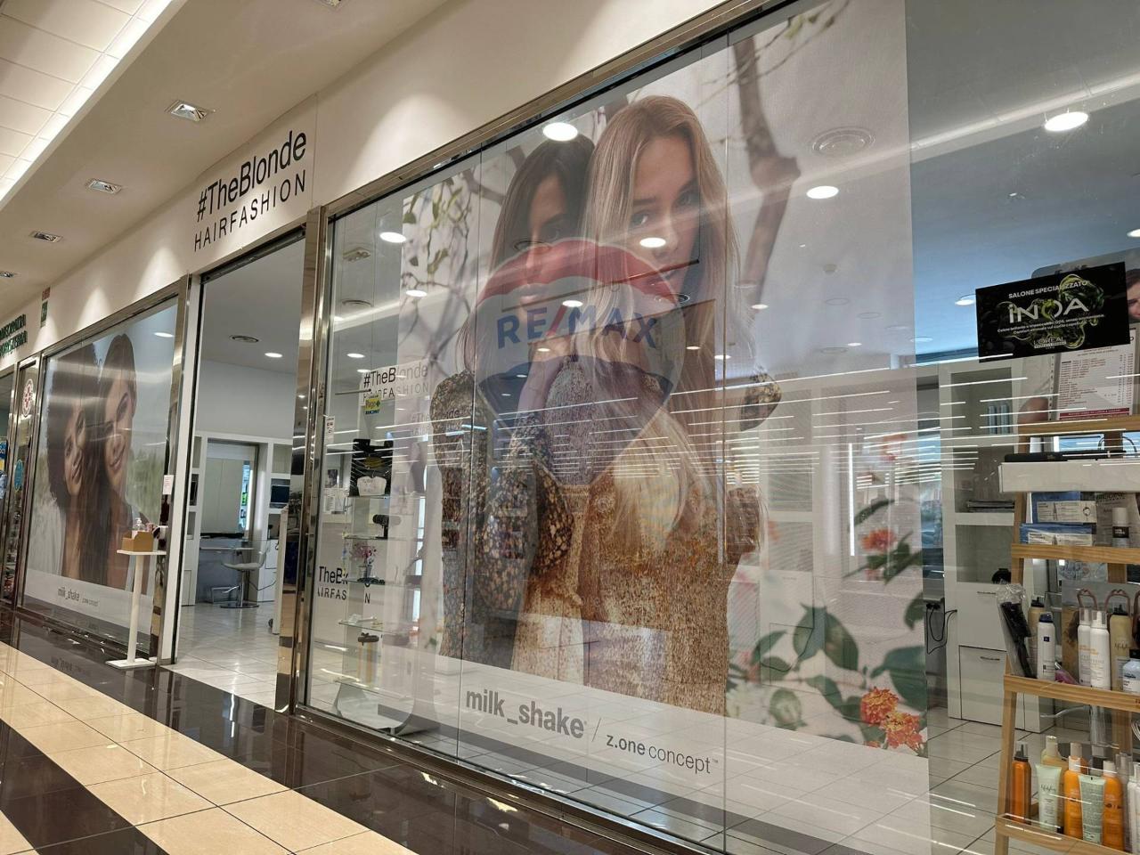 Esercizio commerciale in vendita a Caronno Pertusella