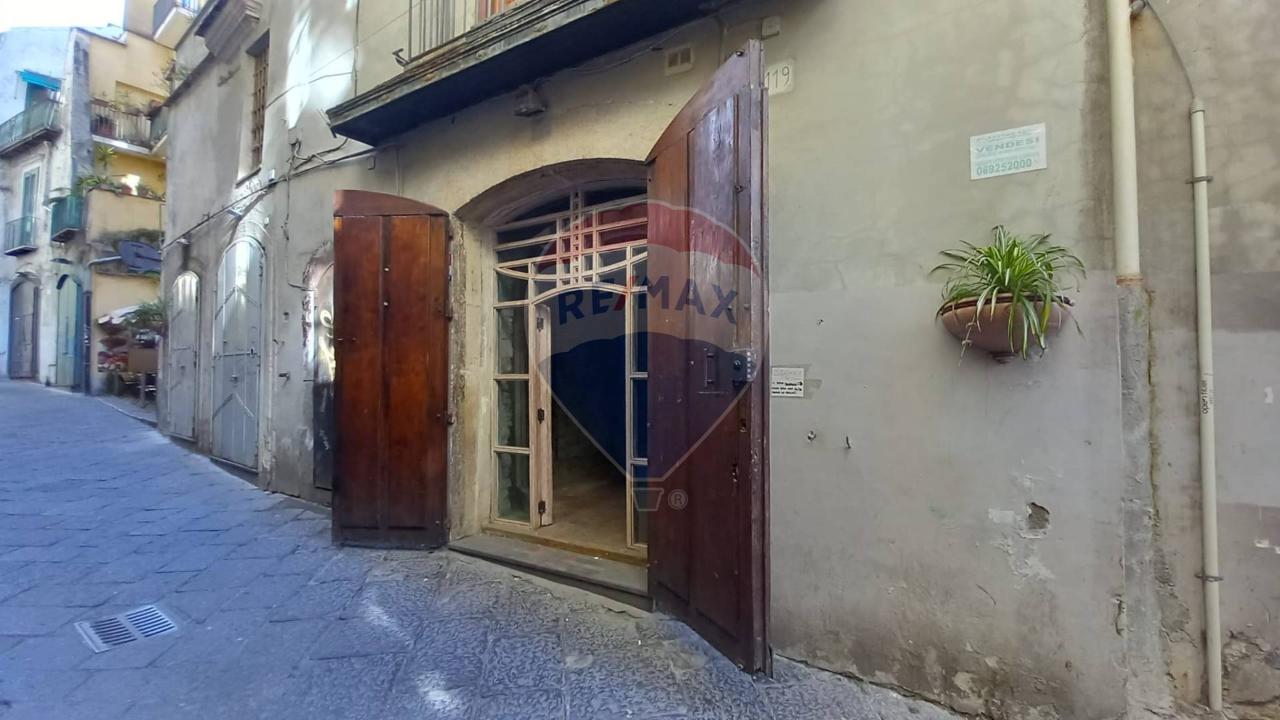 Negozio in affitto a Salerno