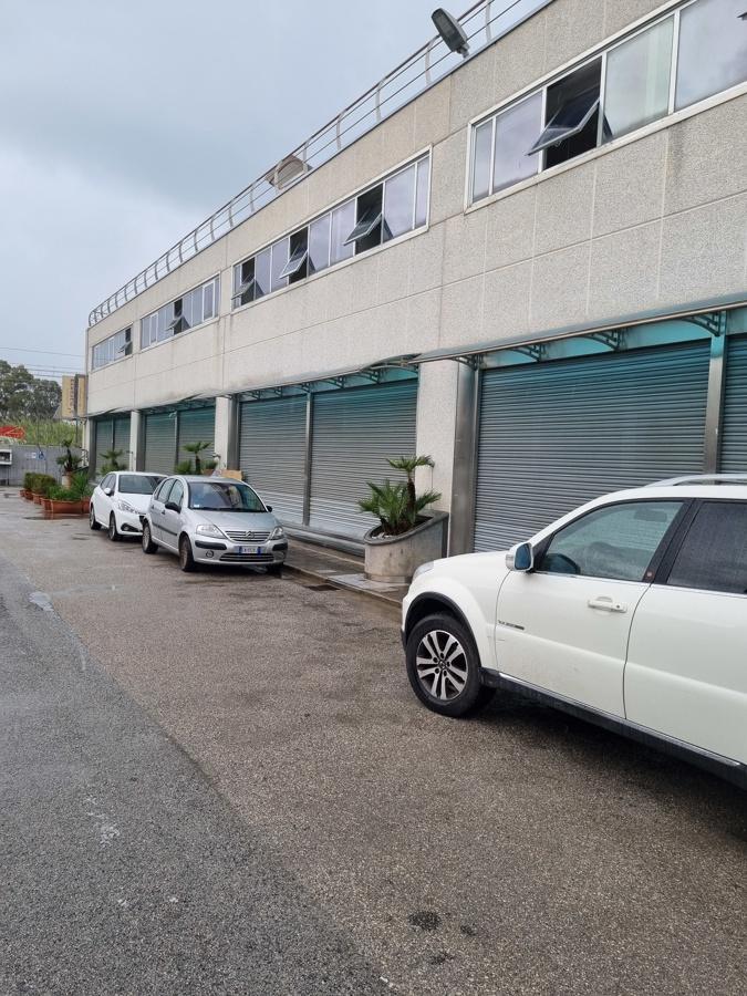 Negozio in affitto a Salerno