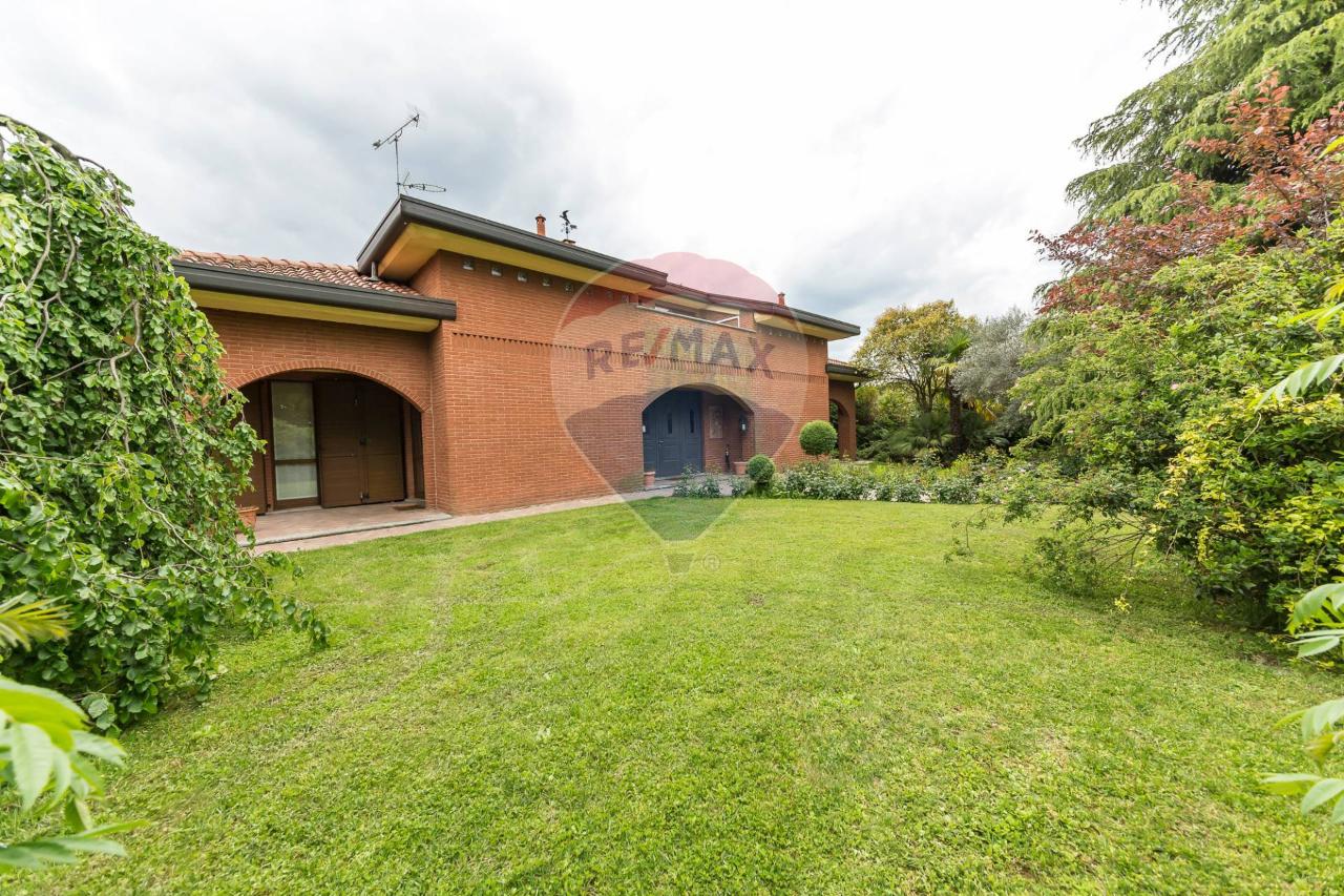 Villa in Monsignor Colli 9, Barzanò