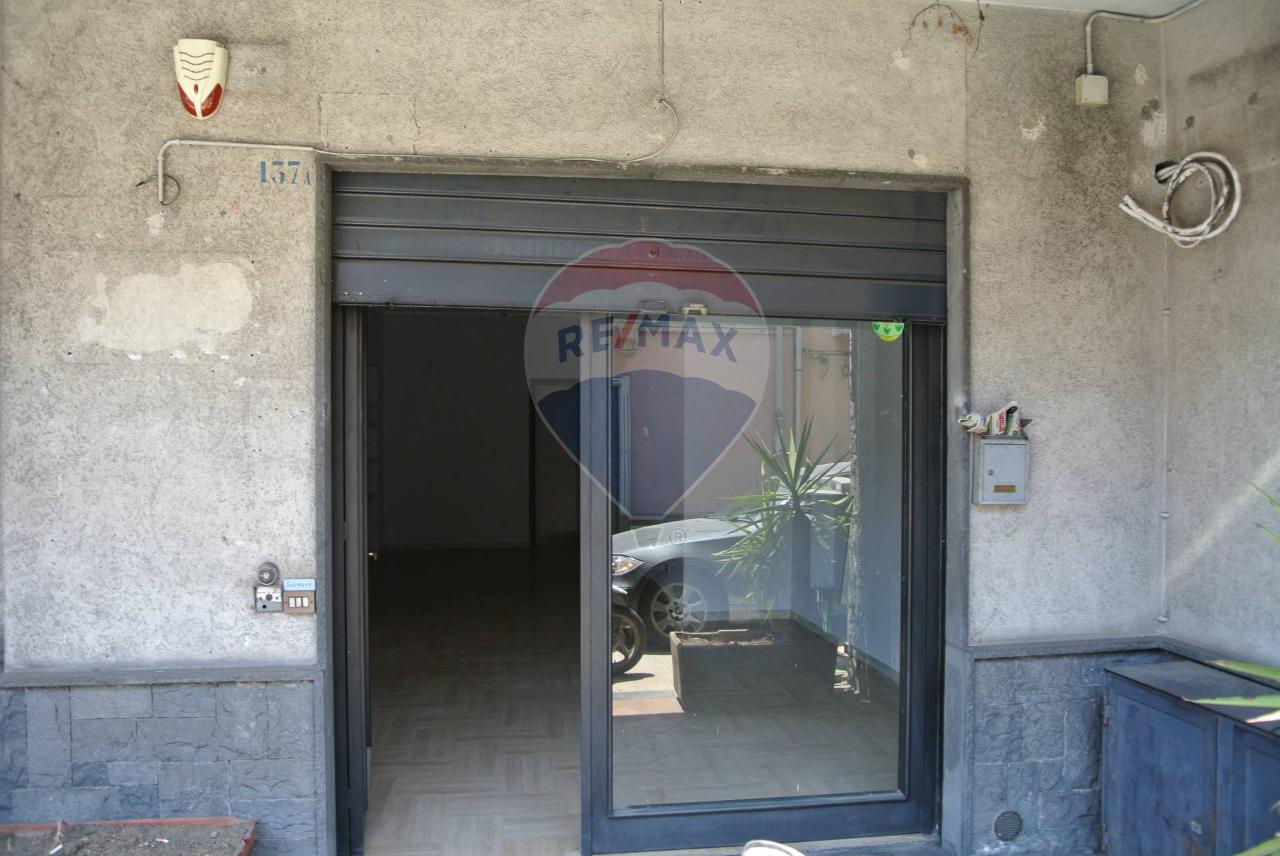 Negozio in affitto a Aci Castello