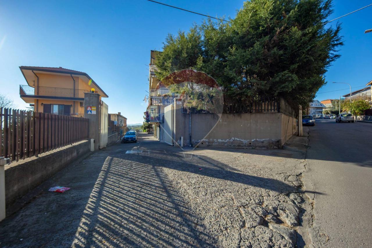 Box in vendita a Motta Sant'Anastasia