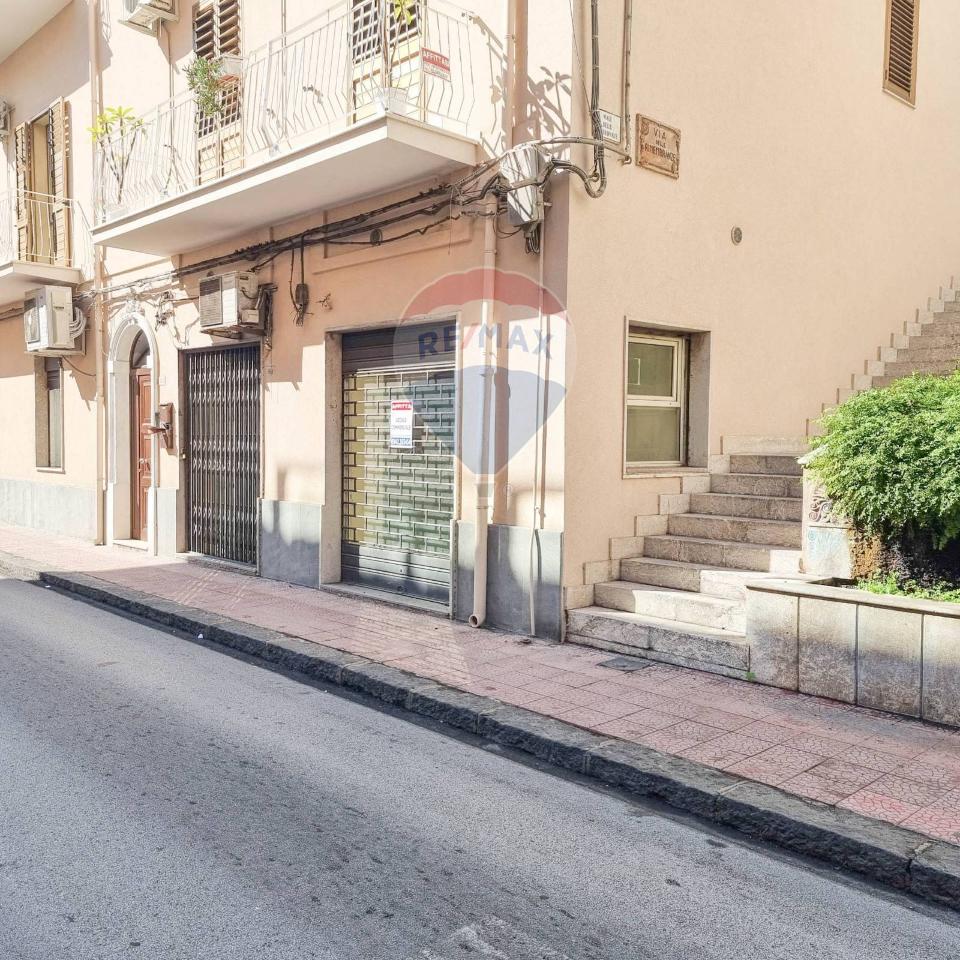 Negozio in affitto a Giardini Naxos