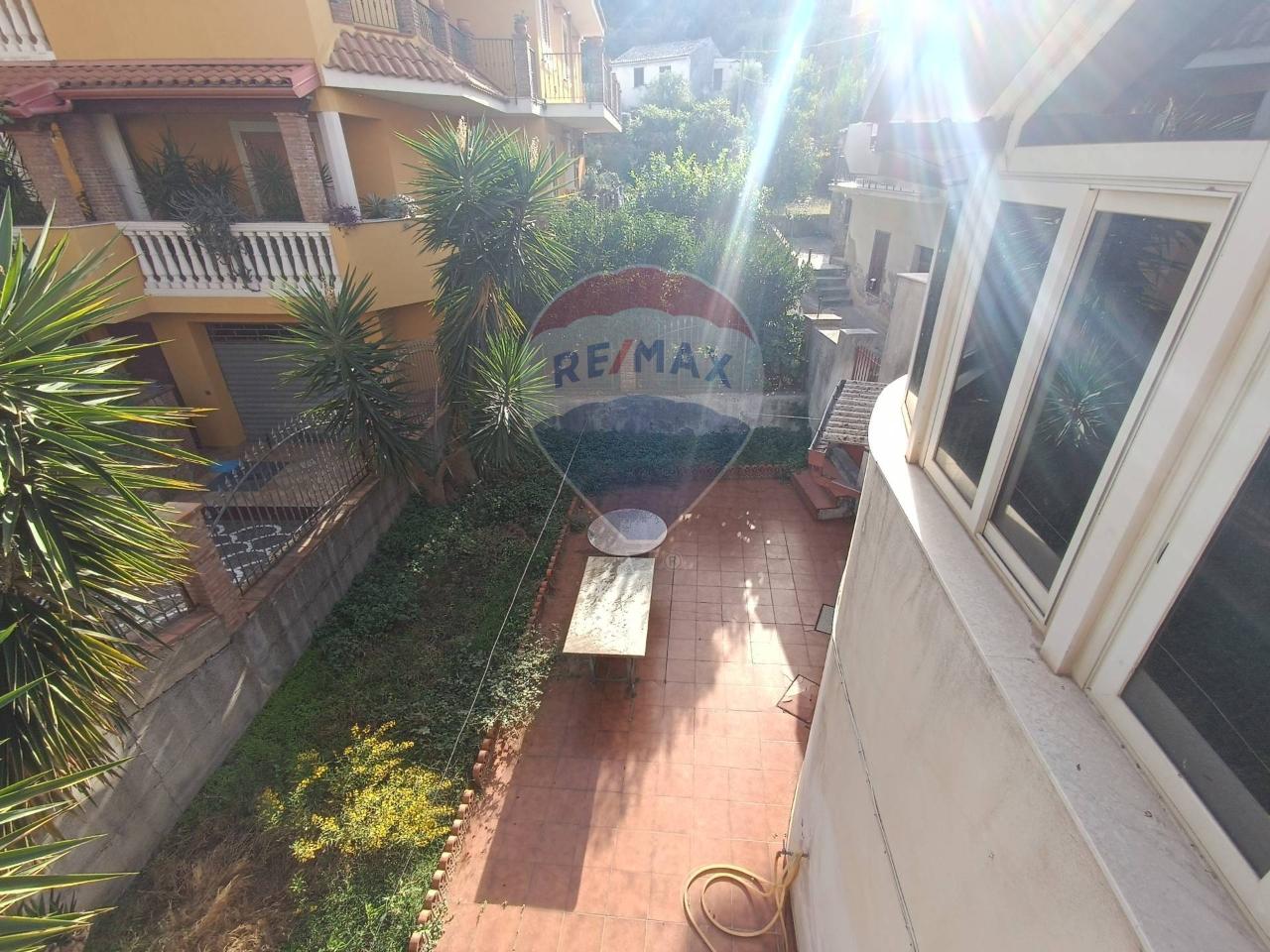 Casa indipendente in vendita a Santa Teresa Di Riva