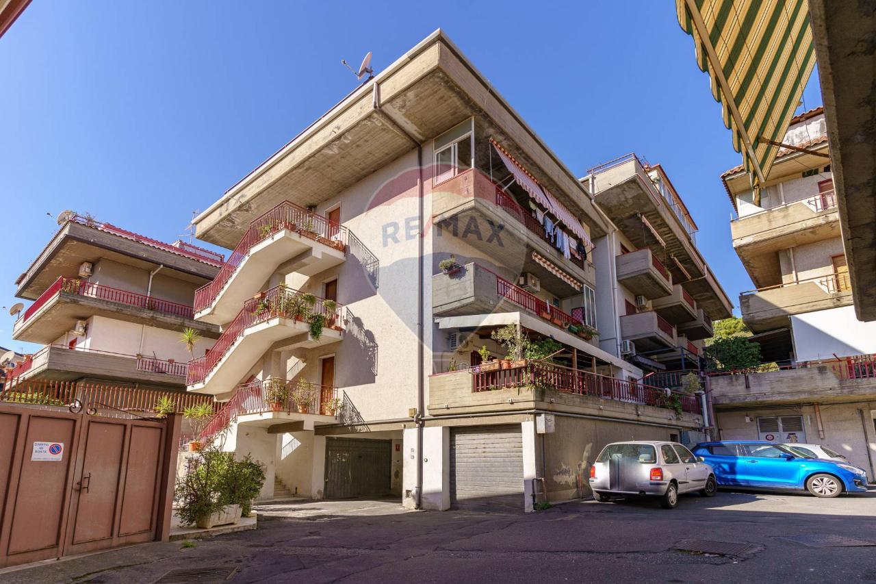 Appartamento in vendita a Aci Castello