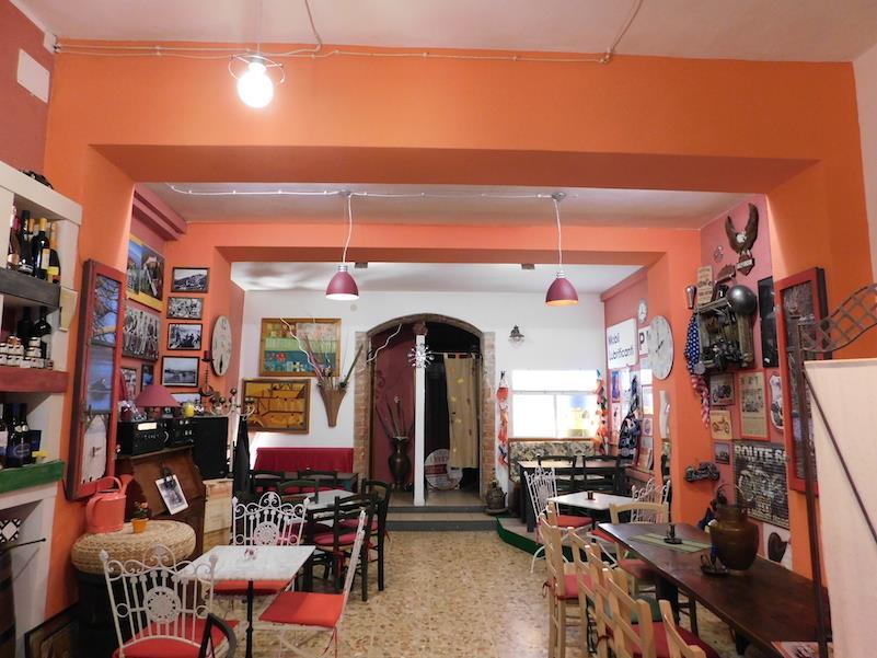 Esercizio commerciale in vendita a Castiglione Del Lago