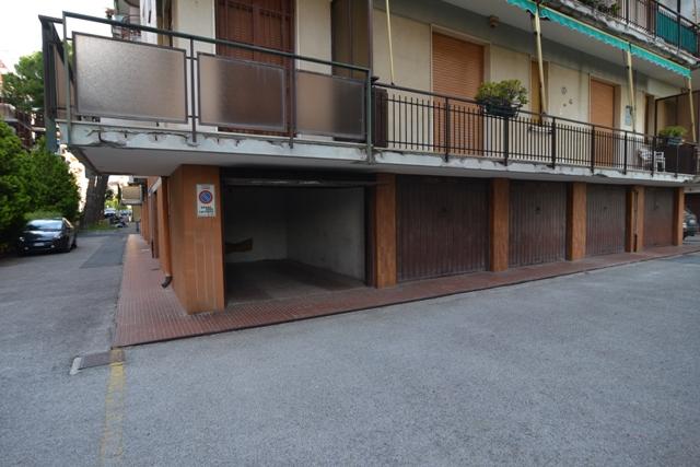 Box in vendita a Loano