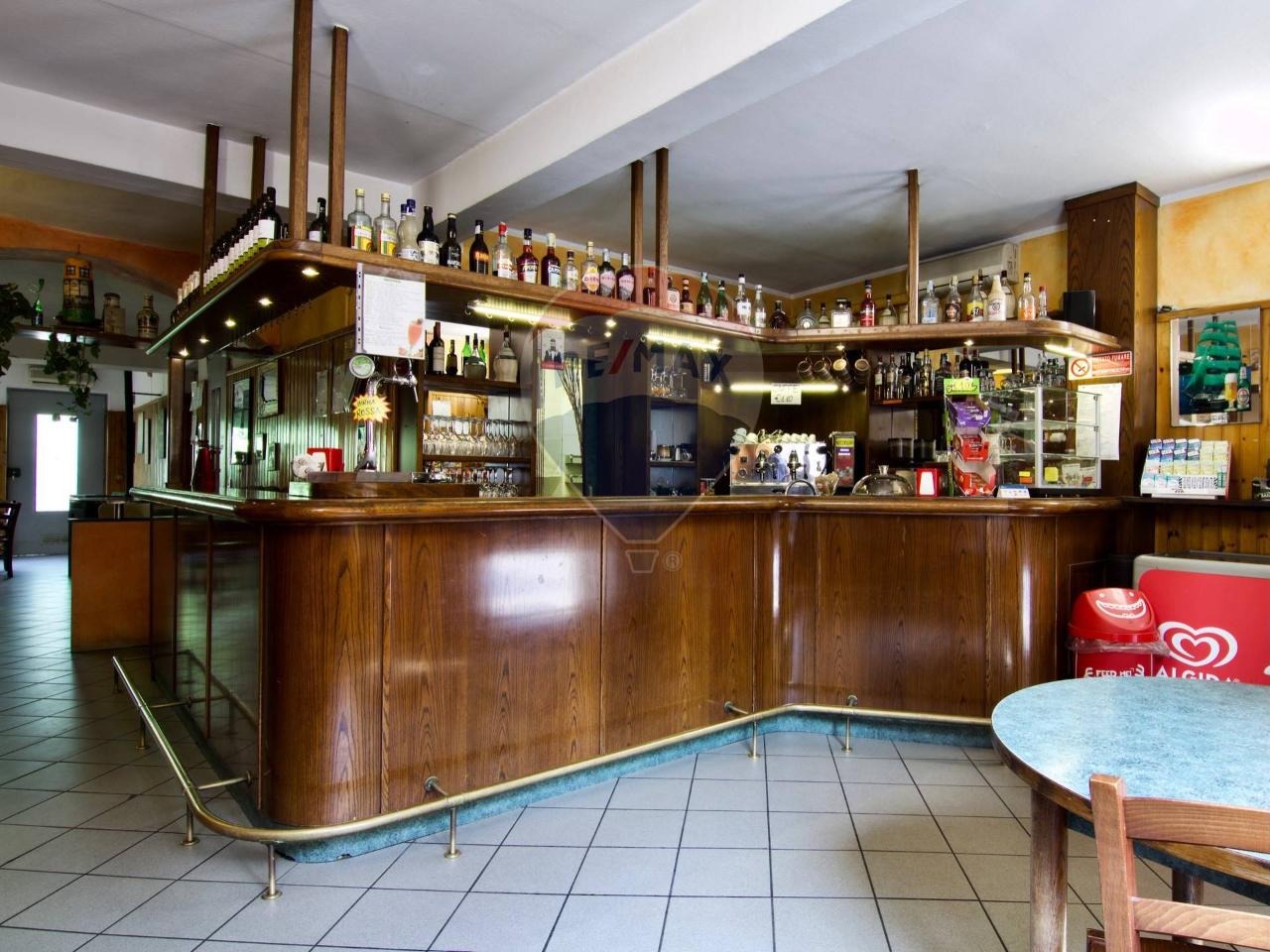 Esercizio commerciale in vendita a Sangiano