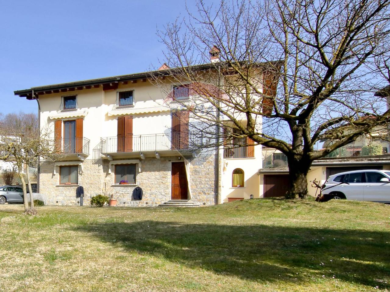 Villa in vendita a Leggiuno