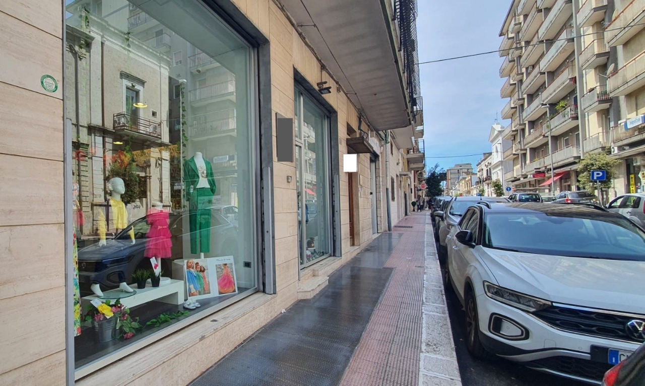 Locale commerciale in vendita a Triggiano