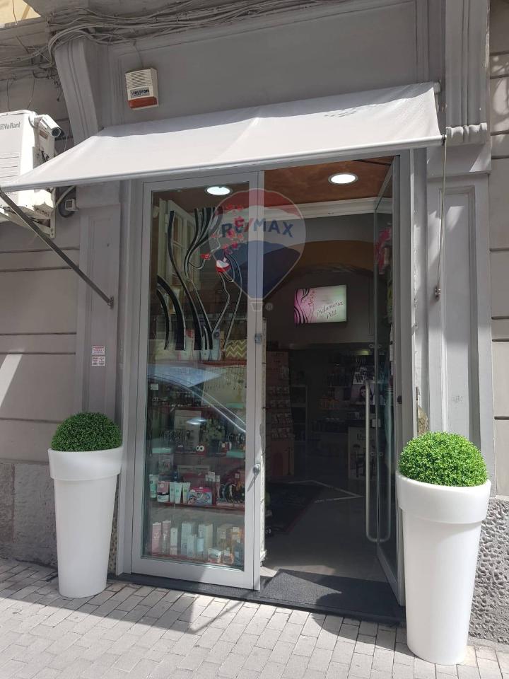 Negozio in vendita a Napoli