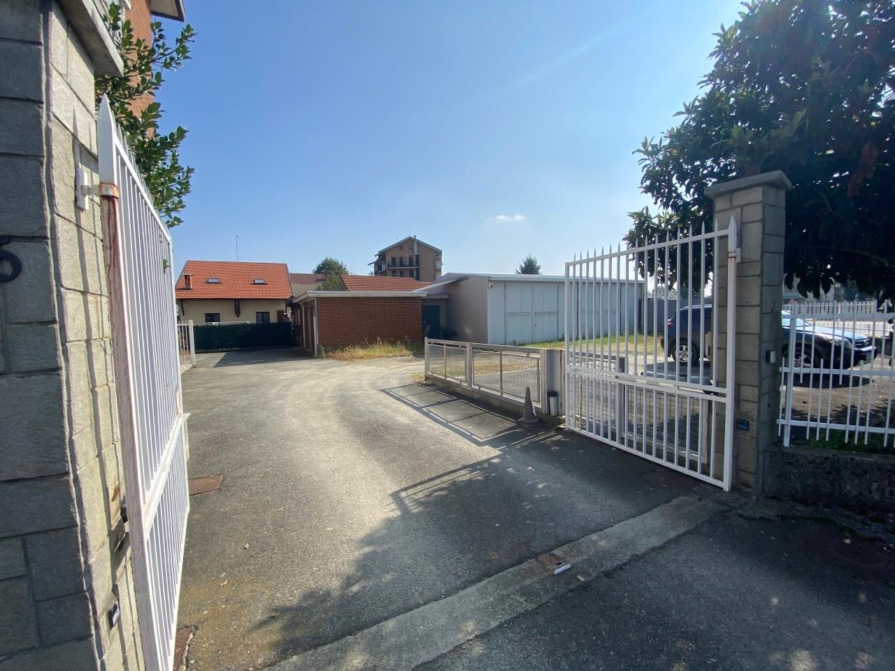 Parcheggio chiuso in vendita a Cirie'