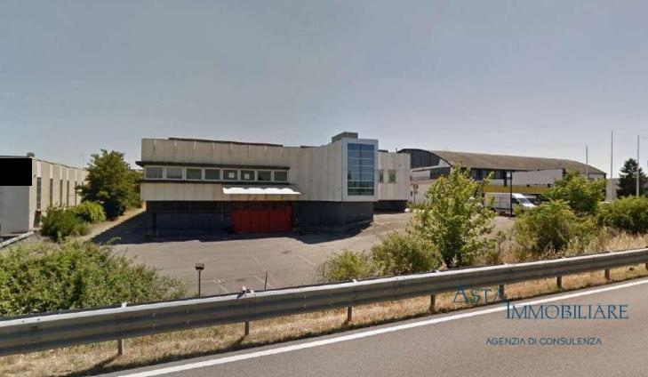 Palazzina commerciale in vendita a Arezzo