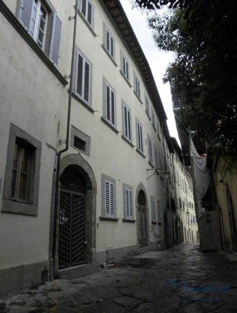 Palazzina commerciale in vendita a Arezzo