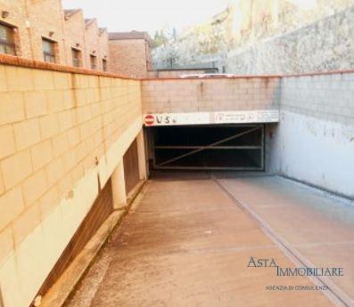 Garage in vendita a Siena