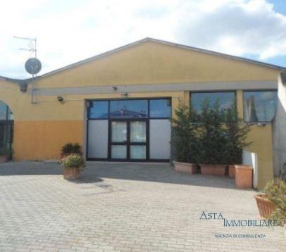 Locale commerciale in vendita a Sinalunga