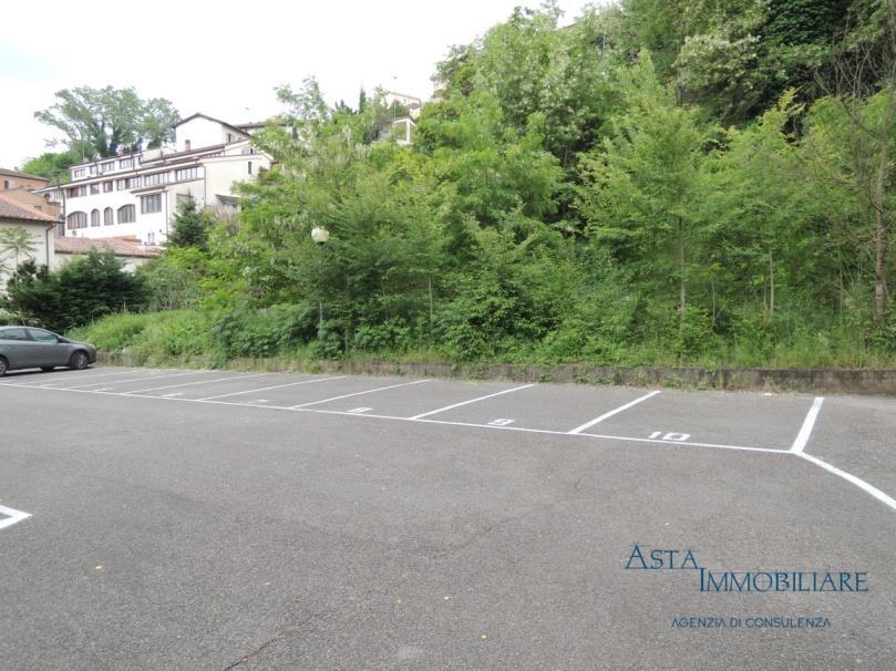 Garage in vendita a Siena