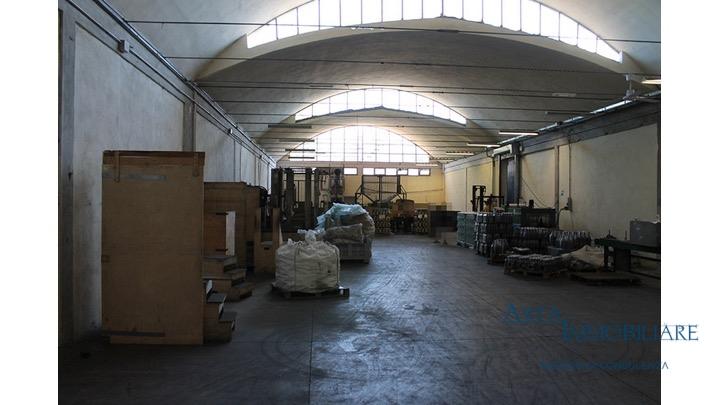 Palazzina commerciale in vendita a Poggibonsi