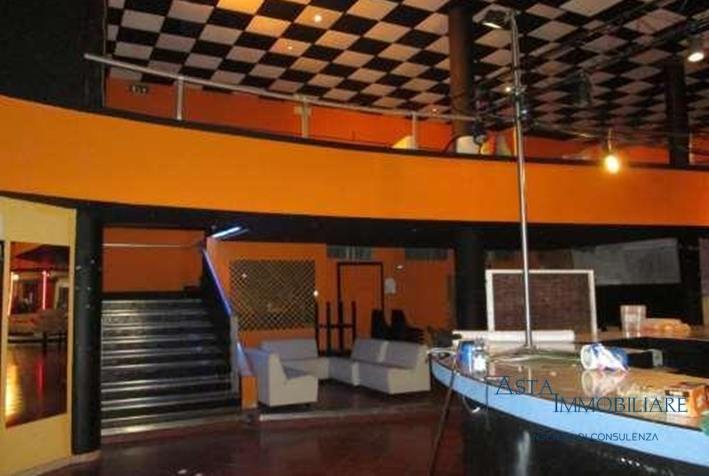 Locale commerciale in vendita a Bucine