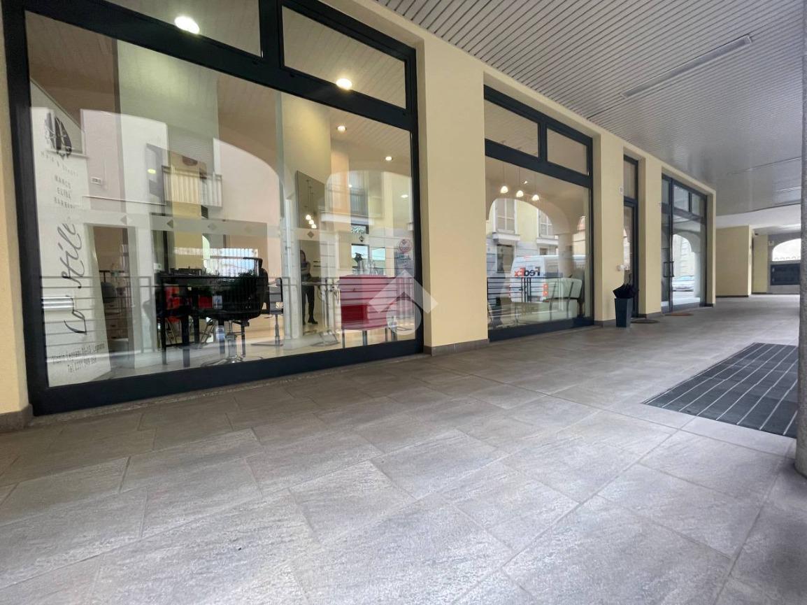 Negozio in vendita a Legnano