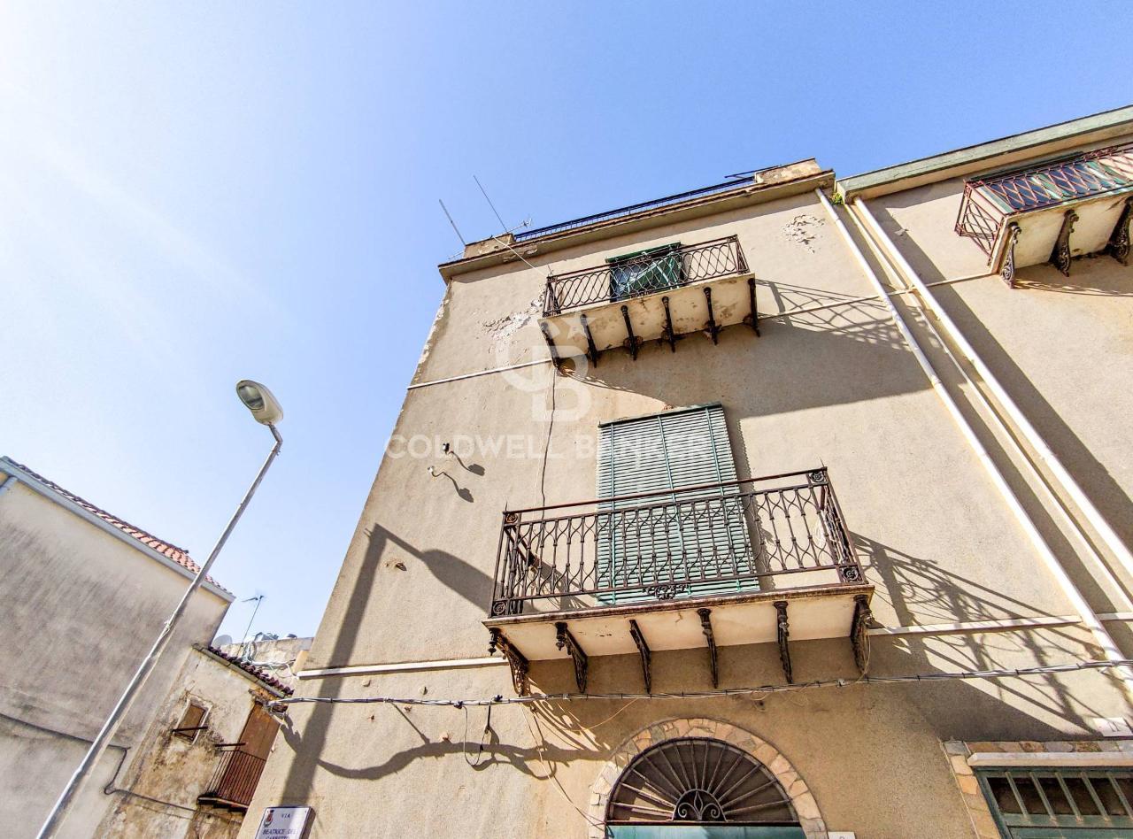 Palazzo in vendita a Ventimiglia Di Sicilia