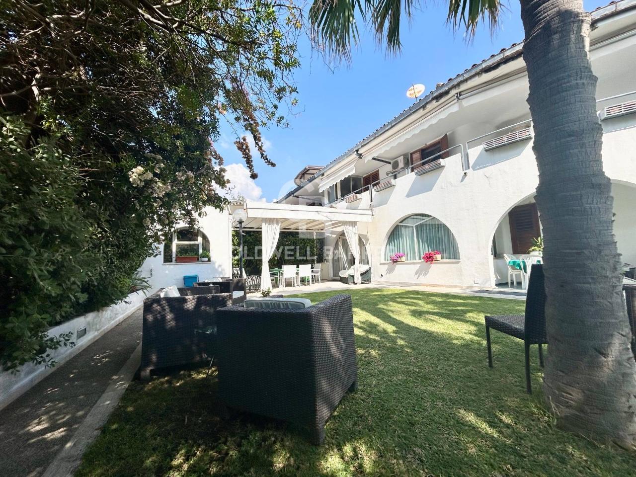 Villa in vendita a Aci Castello