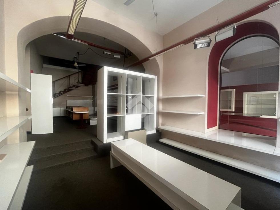 Negozio in vendita a Pistoia