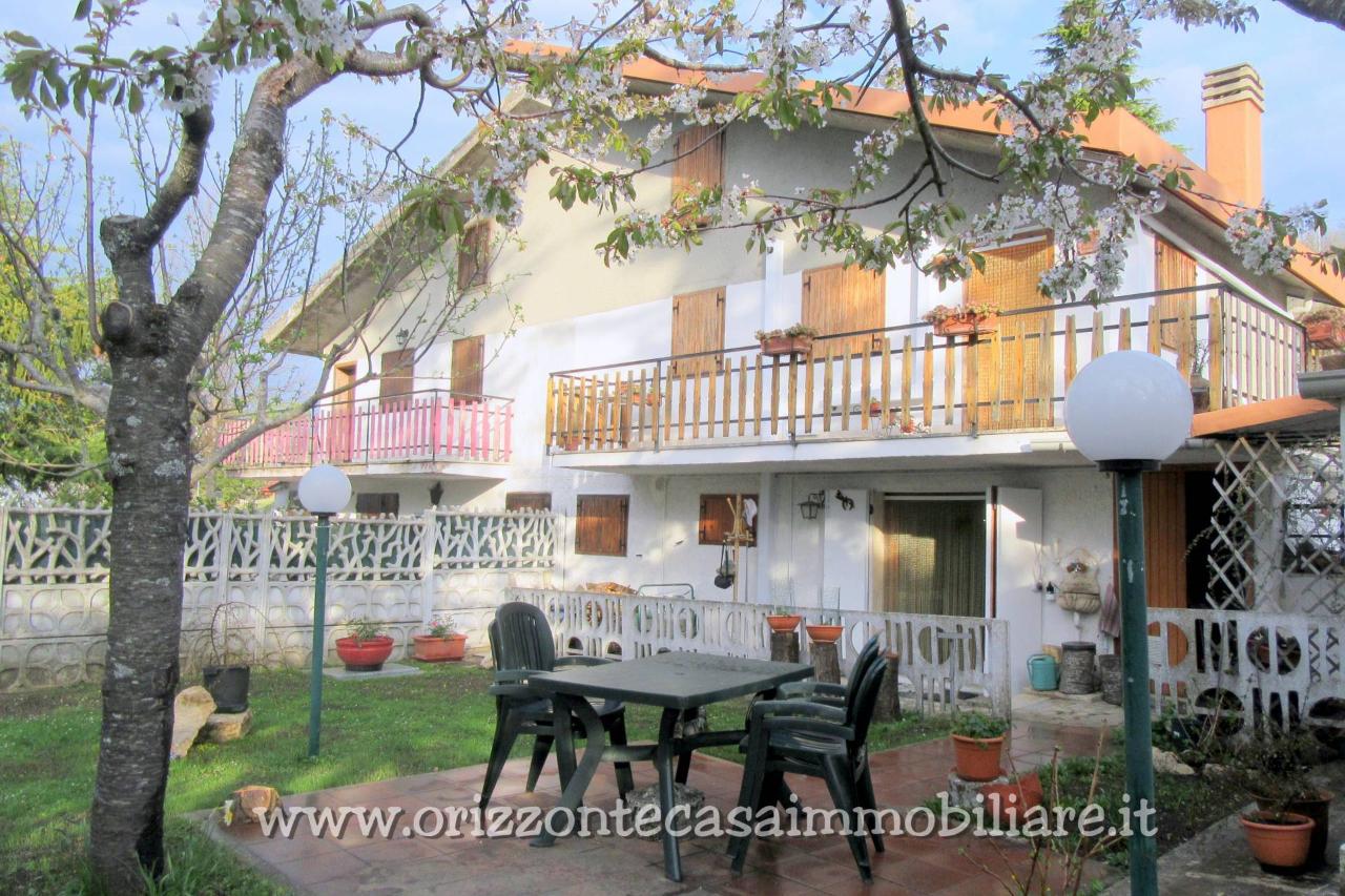 Villa bifamiliare in vendita a Valle Castellana